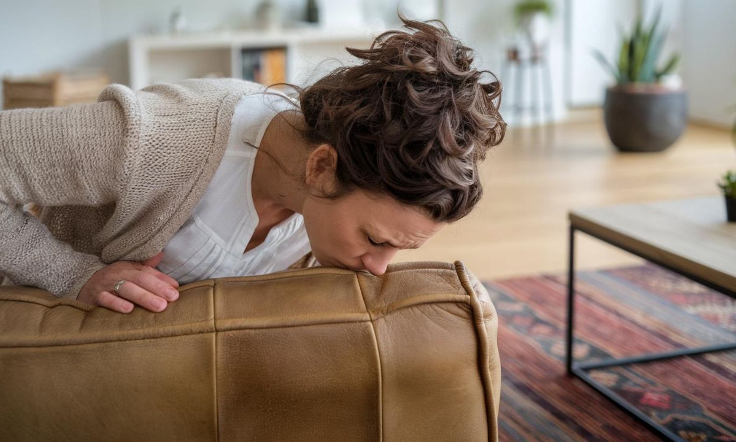 Fjern lugt fra din sofa: 10 effektive metoder der virker